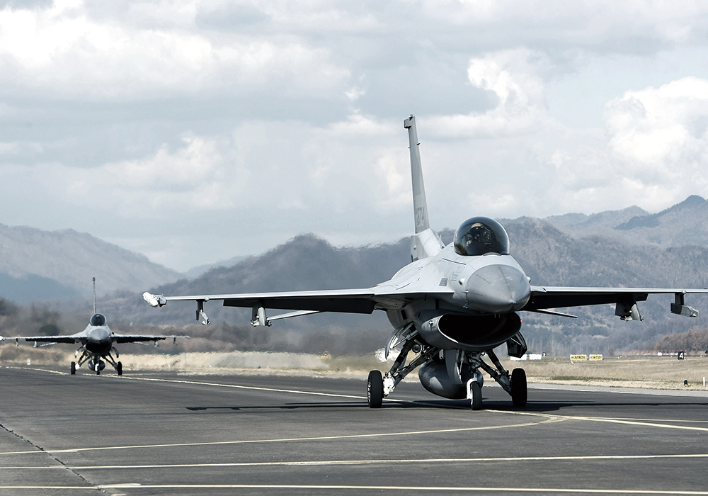 [2015년 10월호] KF-16 성능개량사업, 사업 재개 놓고 갈림길